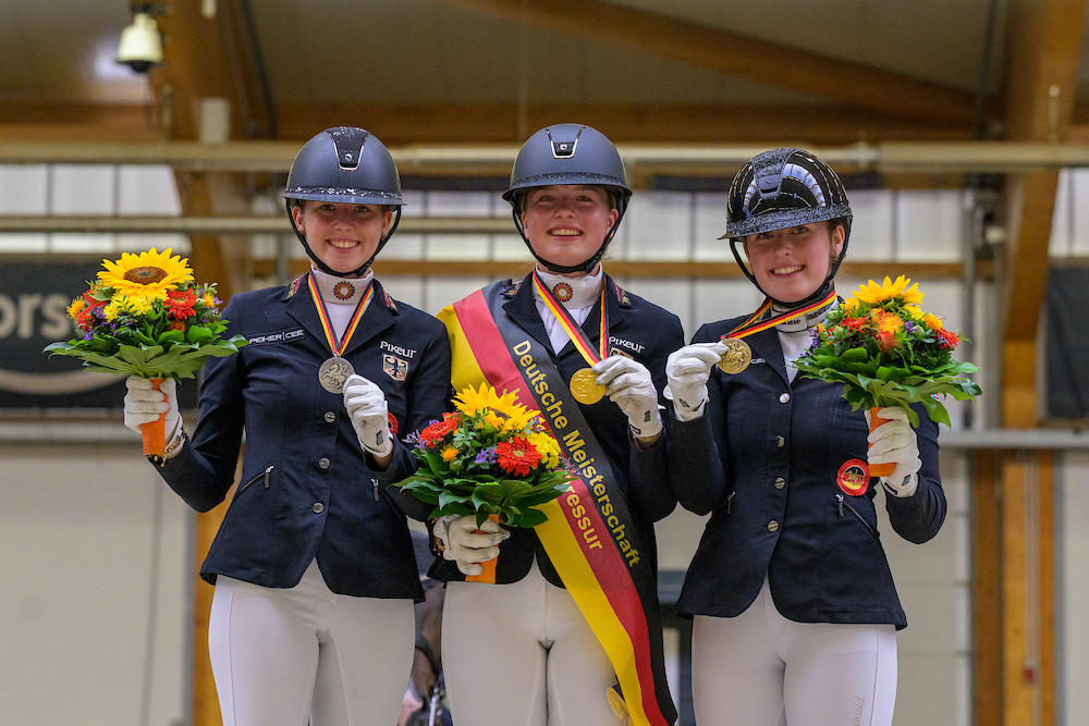 DJM Dressur und Springen 2024: Erfolge in Riesenbeck für hessischen ...